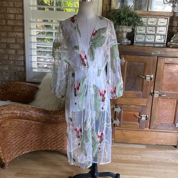 Liv Los Angeles | Tops | Liv Los Angeles White Sheer Floral Embroidered ...
